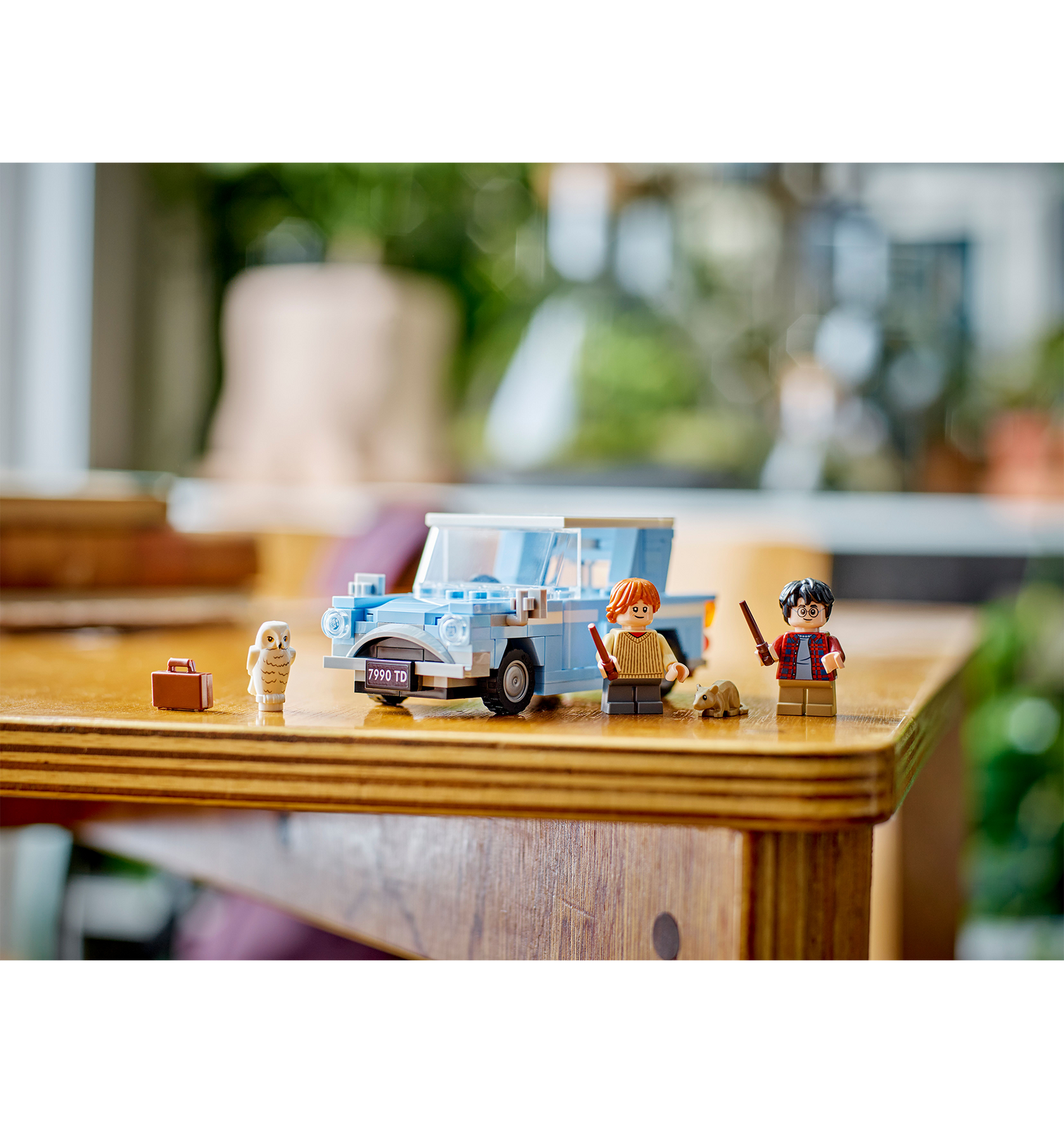 Flying Ford Anglia LEGO | Harry Potter Shop UK